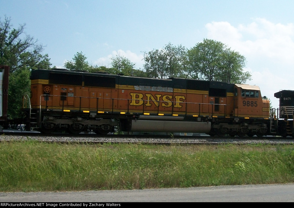 BNSF 9885